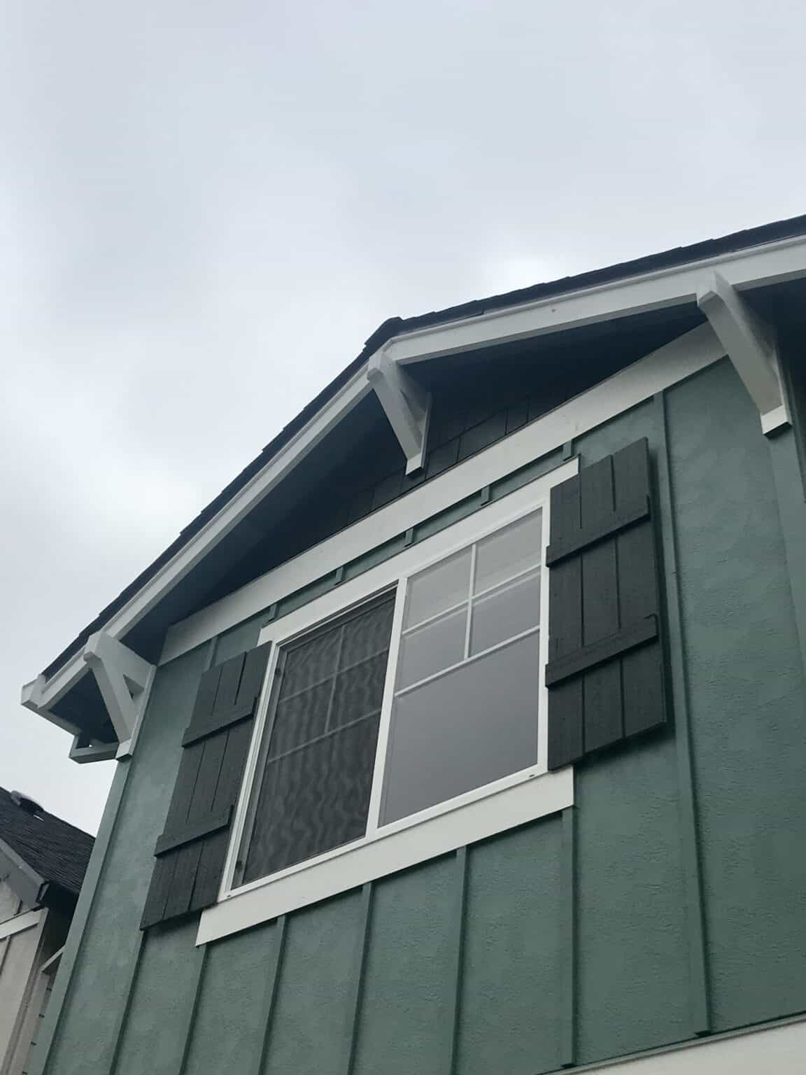 Frieze Board: Top of Wall Protection Between Home Siding & Soffit